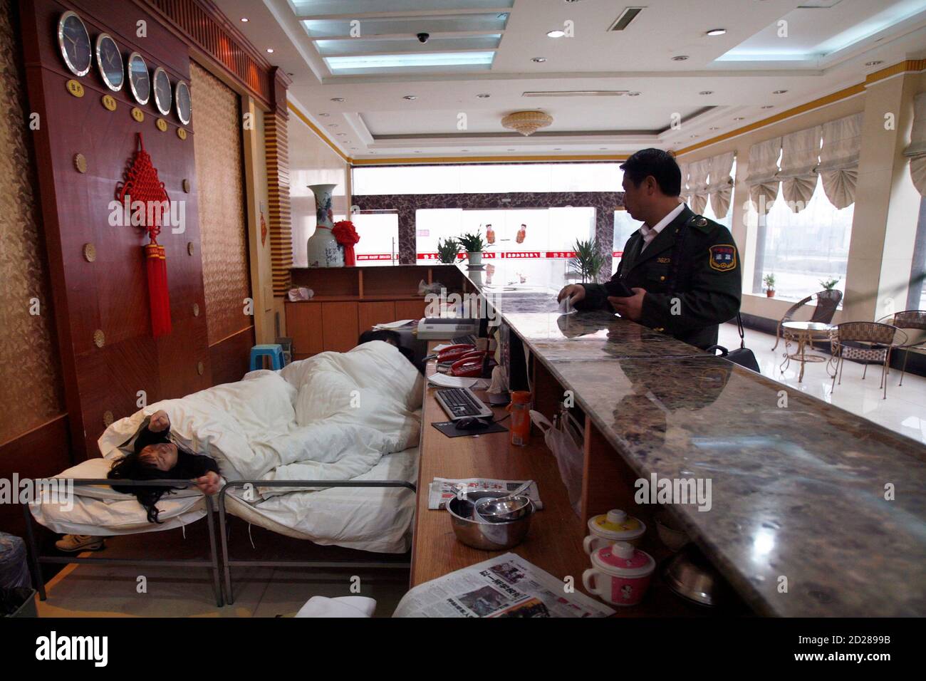 Chinese hotel receptionist hi-res stock photography and images - Alamy