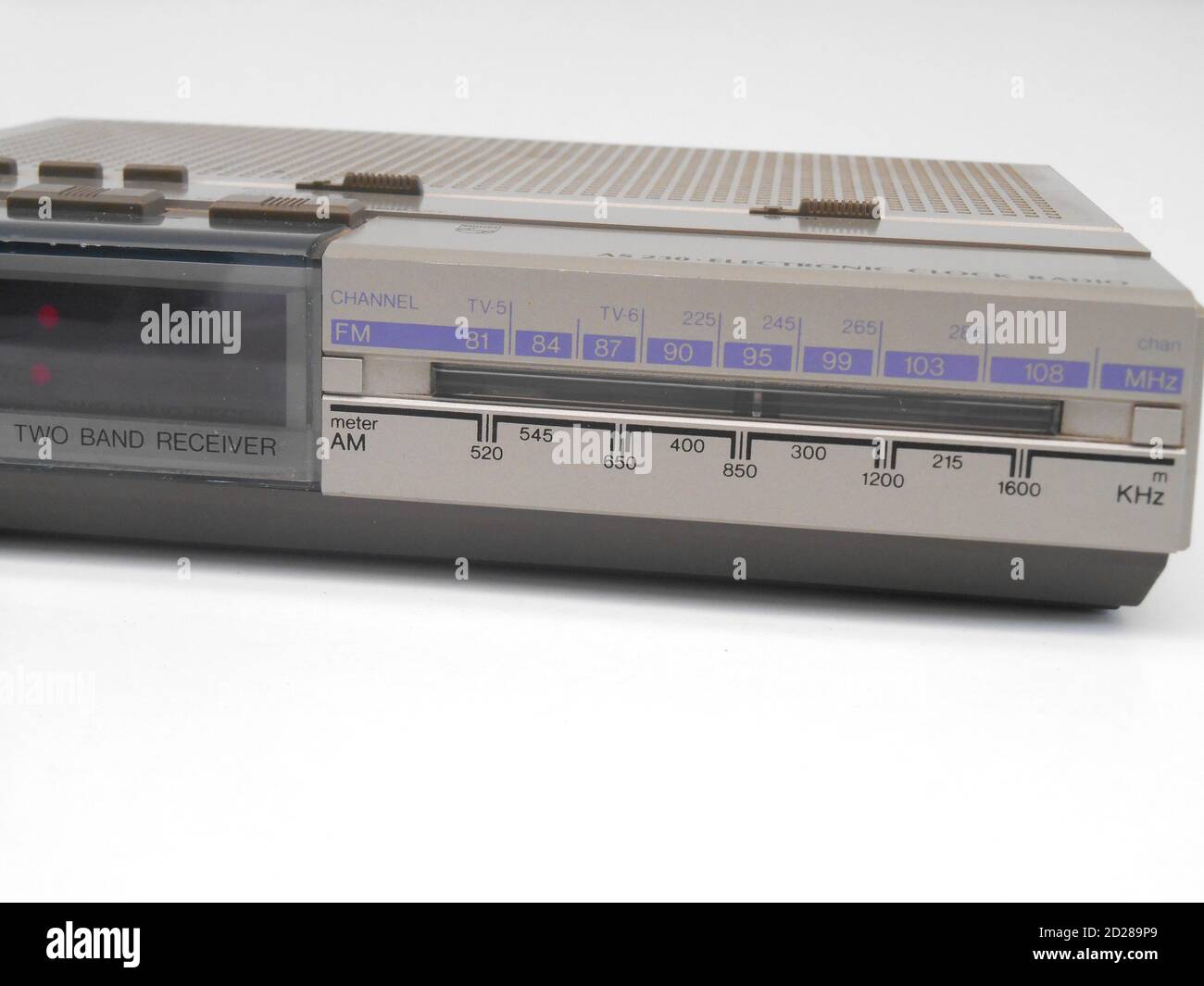 Radio, digital Clock with vintage am fm radio in silver with alarm ...