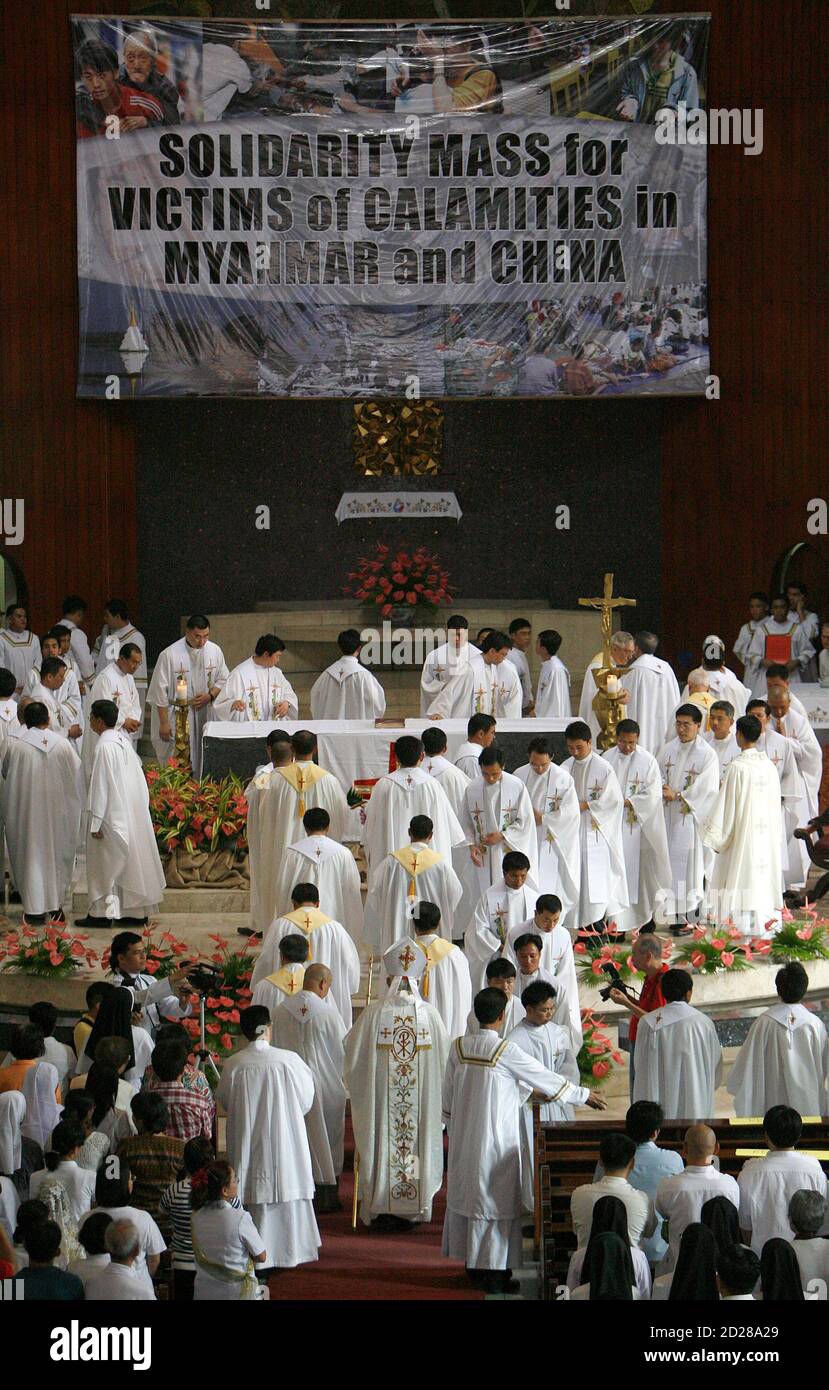 Catholic mass collection hi-res stock photography and images - Alamy
