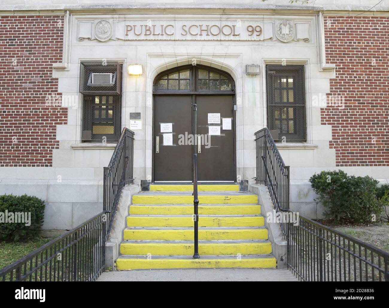 Queens, United States. 06th Oct, 2020. The entrance to PS 99 Queens The ...