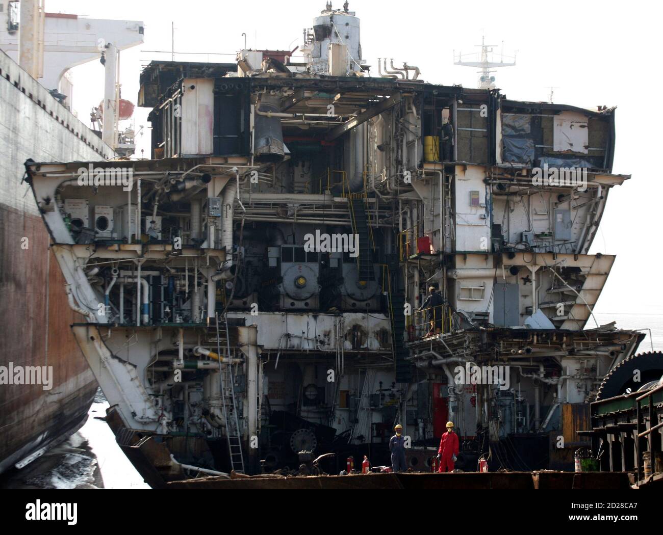 Ship dismantle hi-res stock photography and images - Alamy