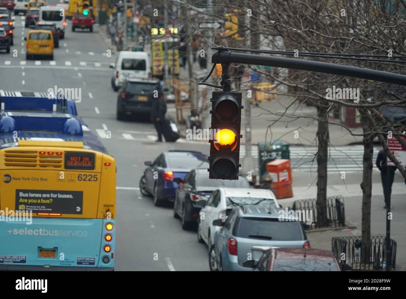 manhattan traffic light perspective new york city Stock Photo - Alamy