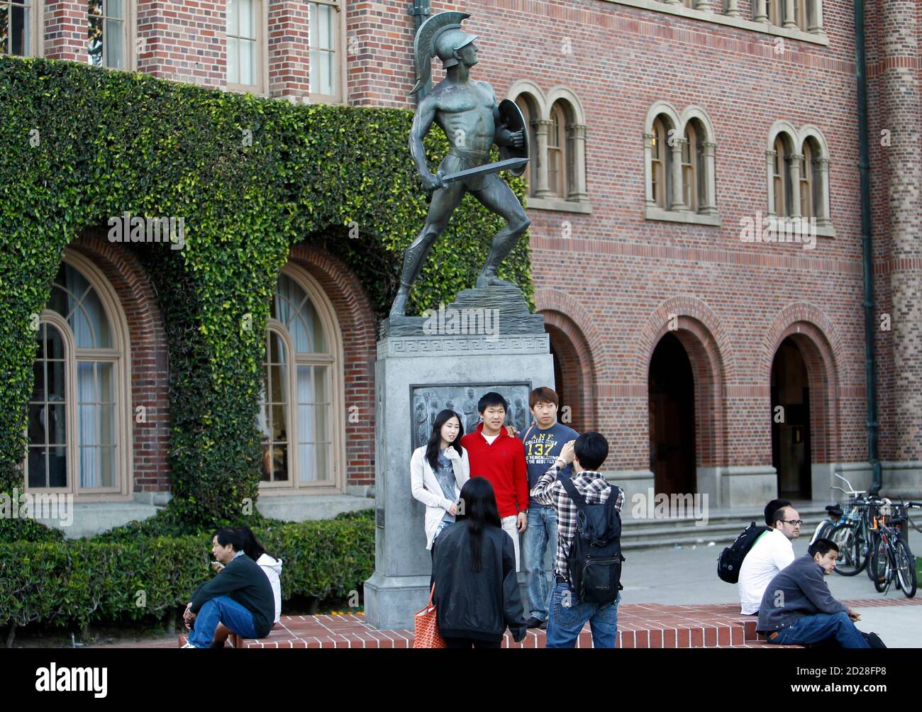 Tommy trojan statue hi-res stock photography and images - Alamy