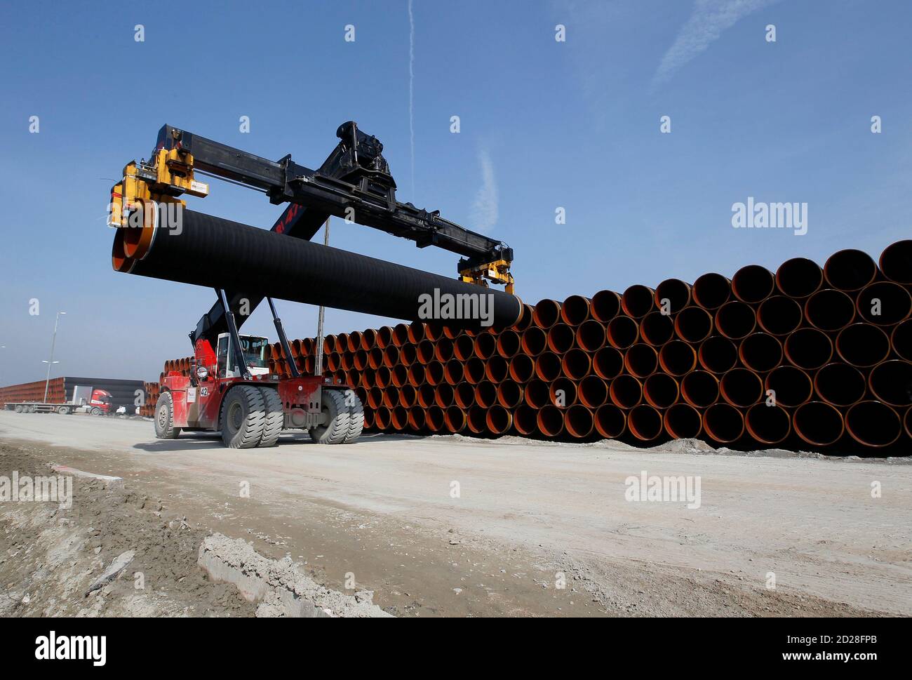 Giant pipelines hi-res stock photography and images - Alamy