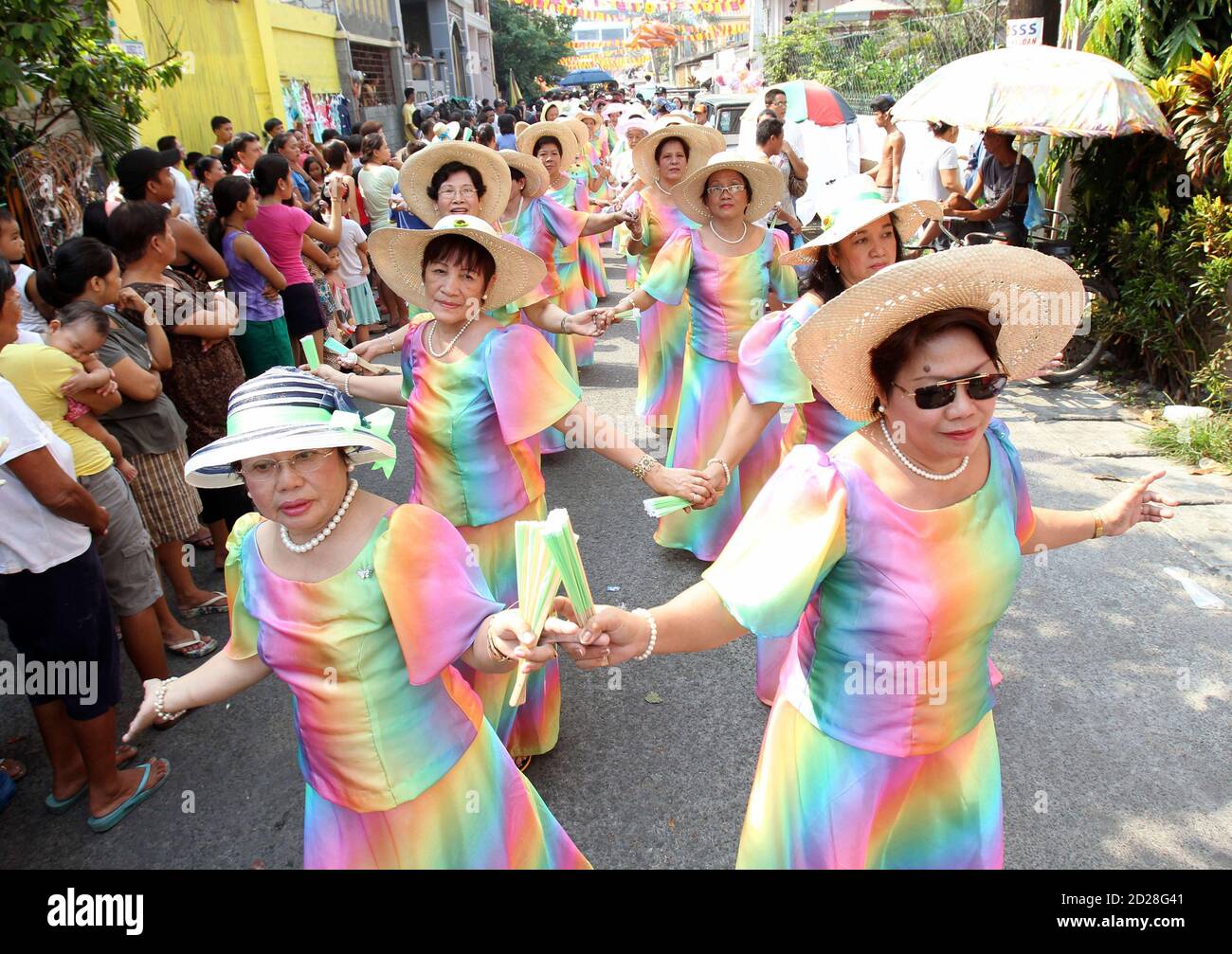 Philippine women traditional dress hi-res stock photography and images ...