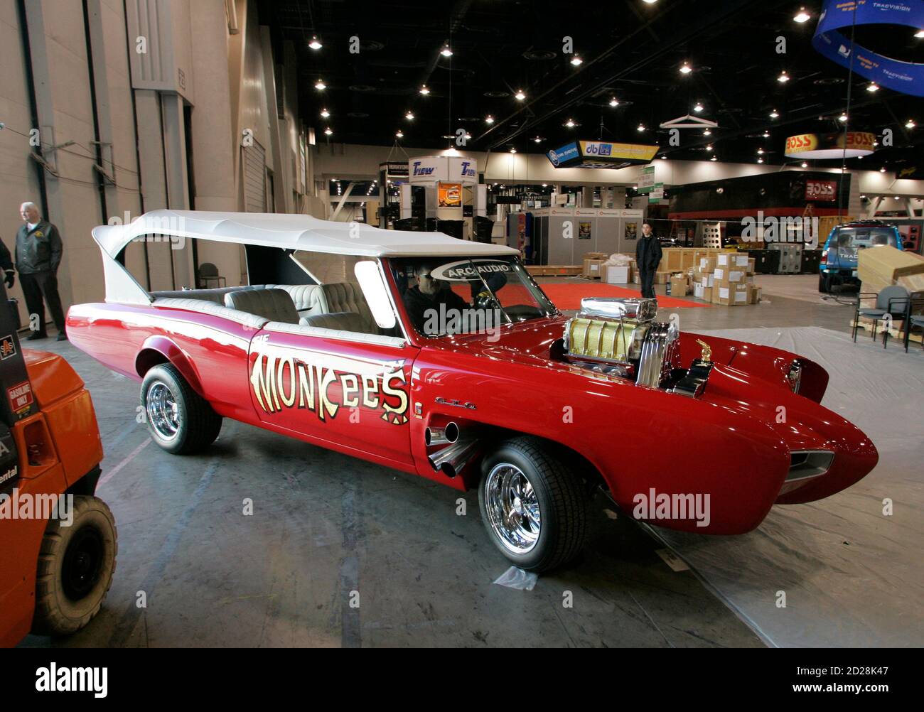 Monkee mobile hi-res stock photography and images - Alamy