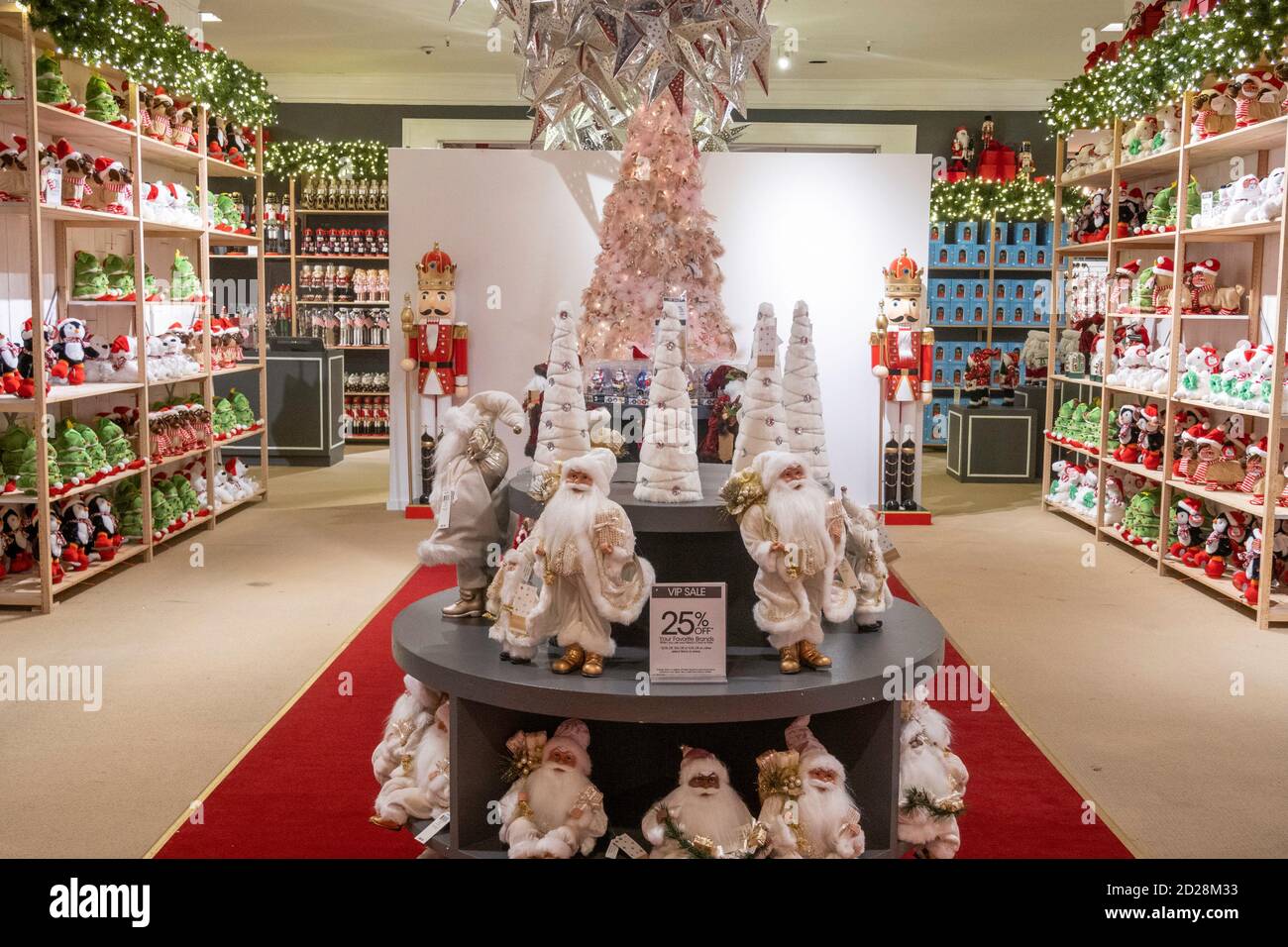 Department store decoration christmas tree hi-res stock photography and ...