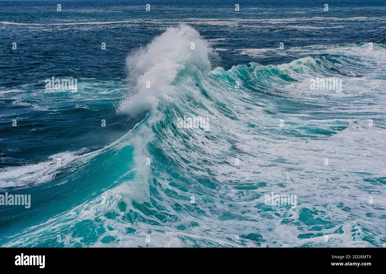 Green waves hi-res stock photography and images - Alamy