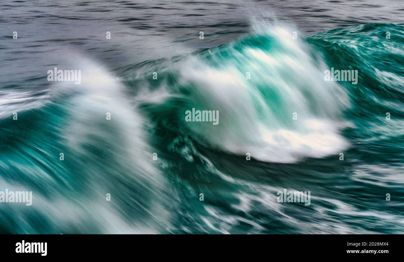 Green wave hi-res stock photography and images - Alamy