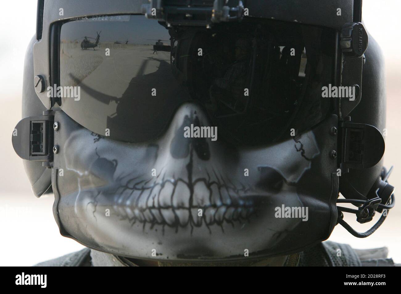 Skull military helmet hi-res stock photography and images - Alamy