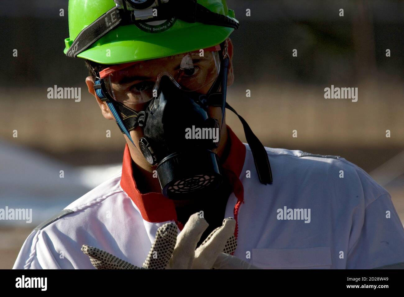 Iranian red crescent hi-res stock photography and images - Alamy