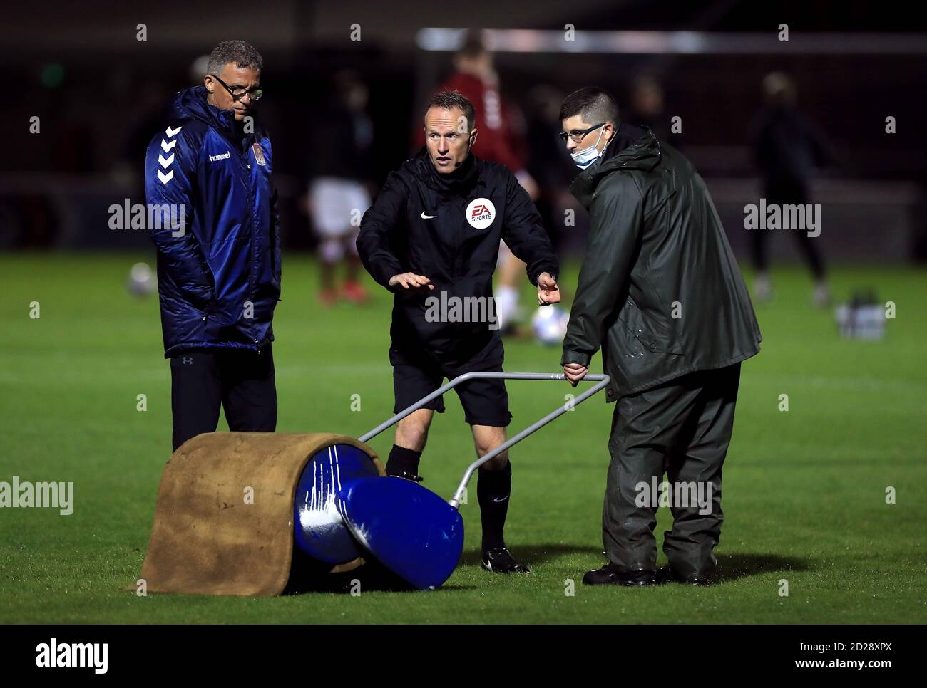 Referee david rock speak hi-res stock photography and images - Alamy
