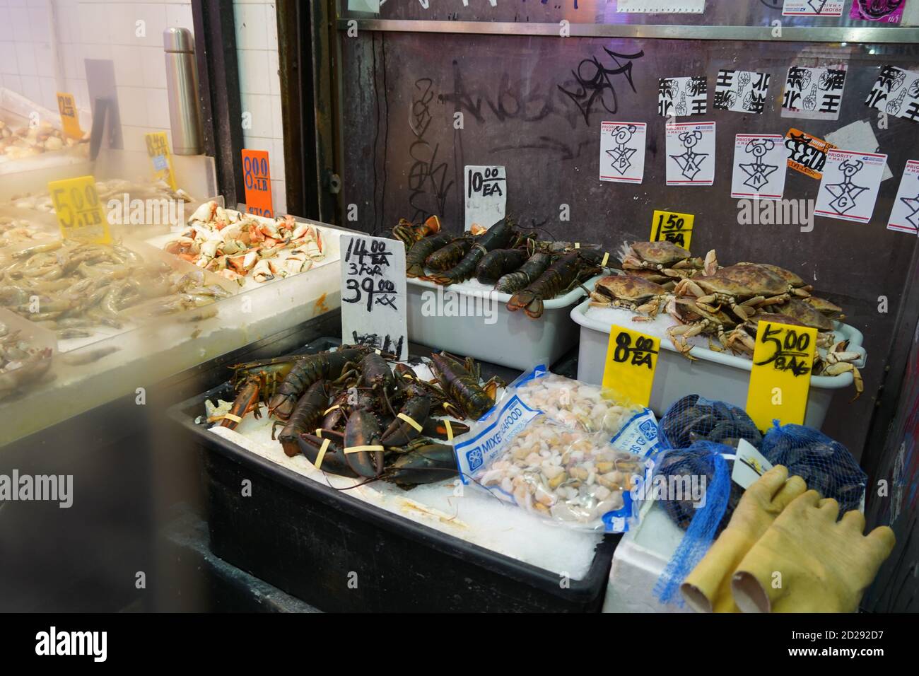 fresh fish market for sale chinatown Stock Photo - Alamy