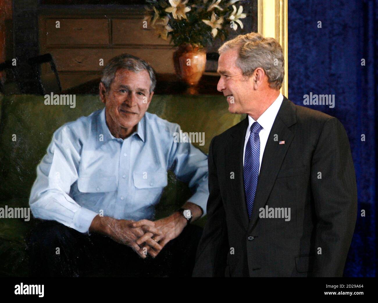 George bush painting hi-res stock photography and images - Alamy