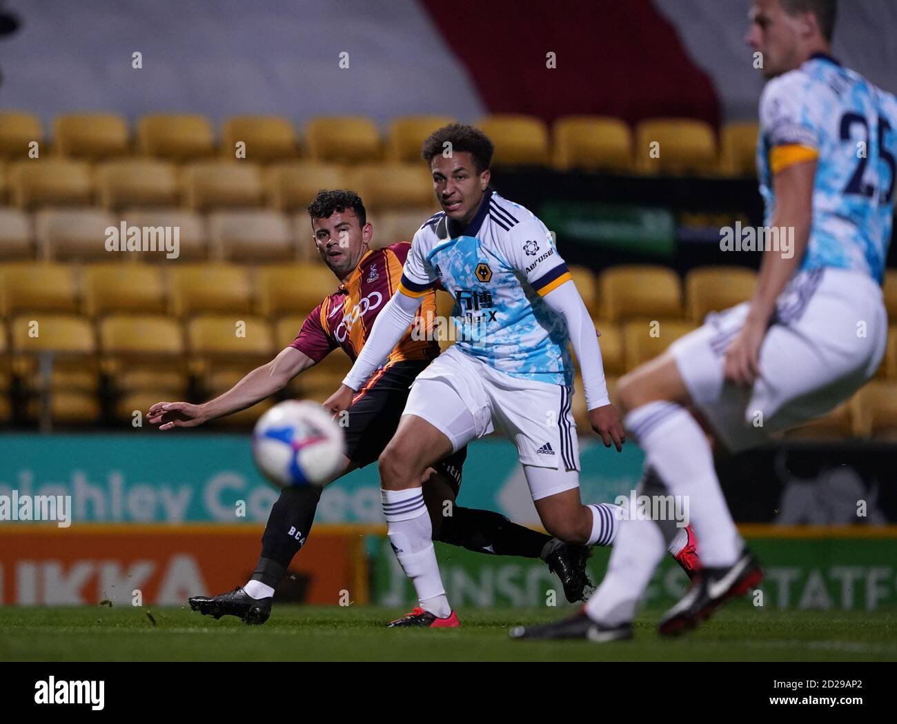 Efl trophy trophy hi-res stock photography and images - Alamy