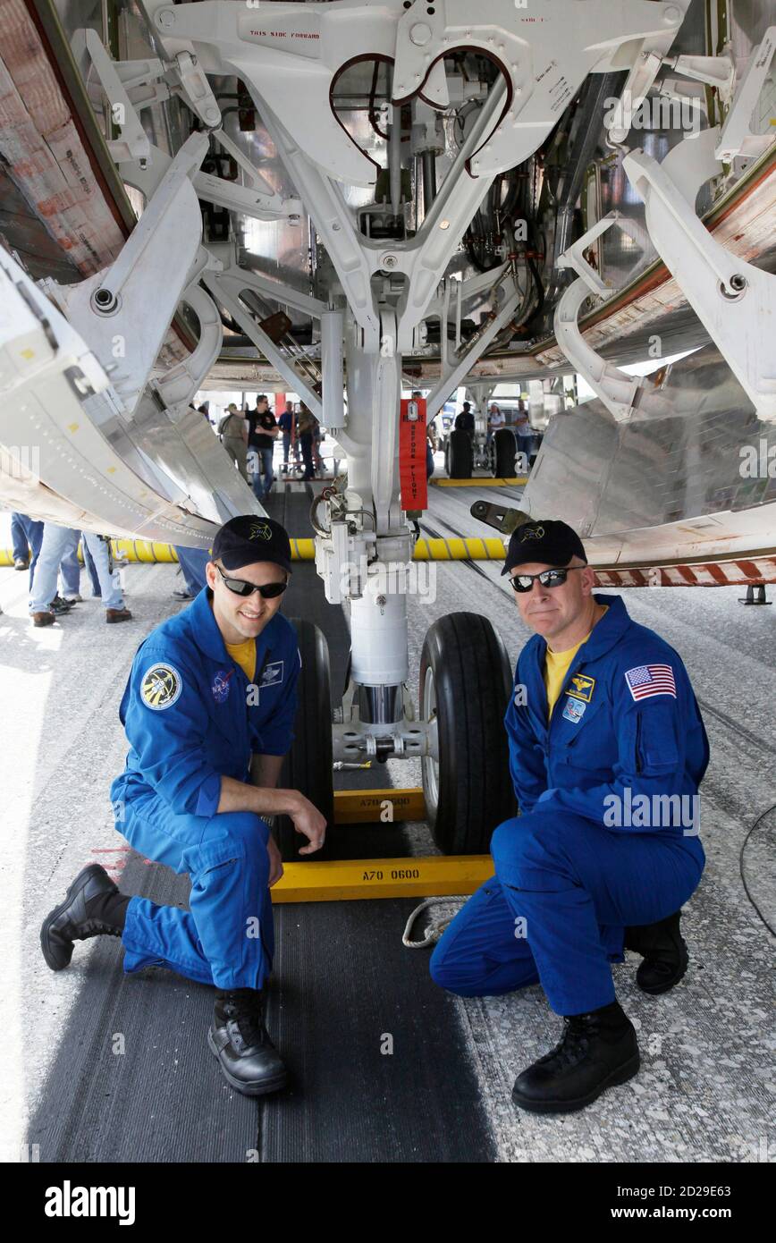 Space shuttle landing gear hi-res stock photography and images - Alamy