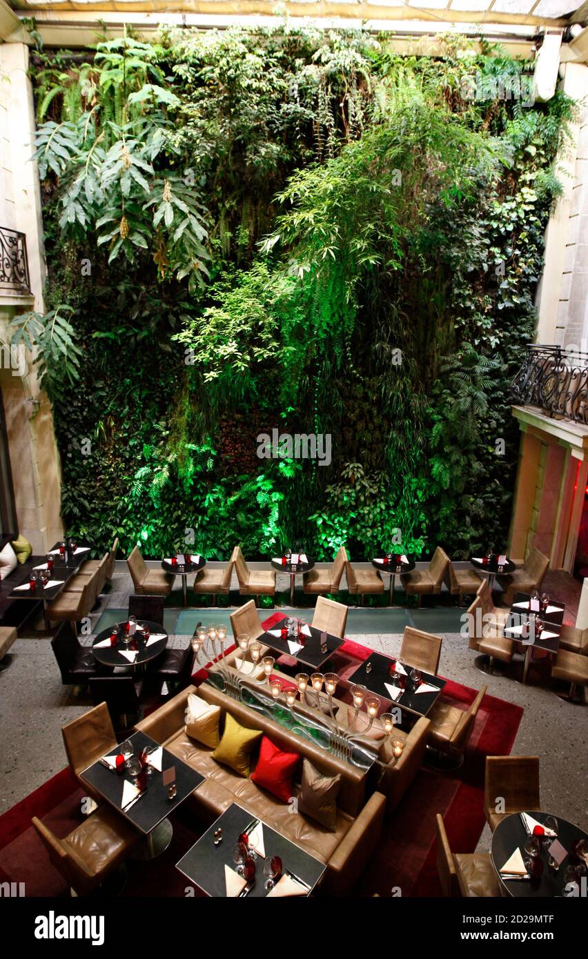 Pershing hall hotel hi-res stock photography and images - Alamy