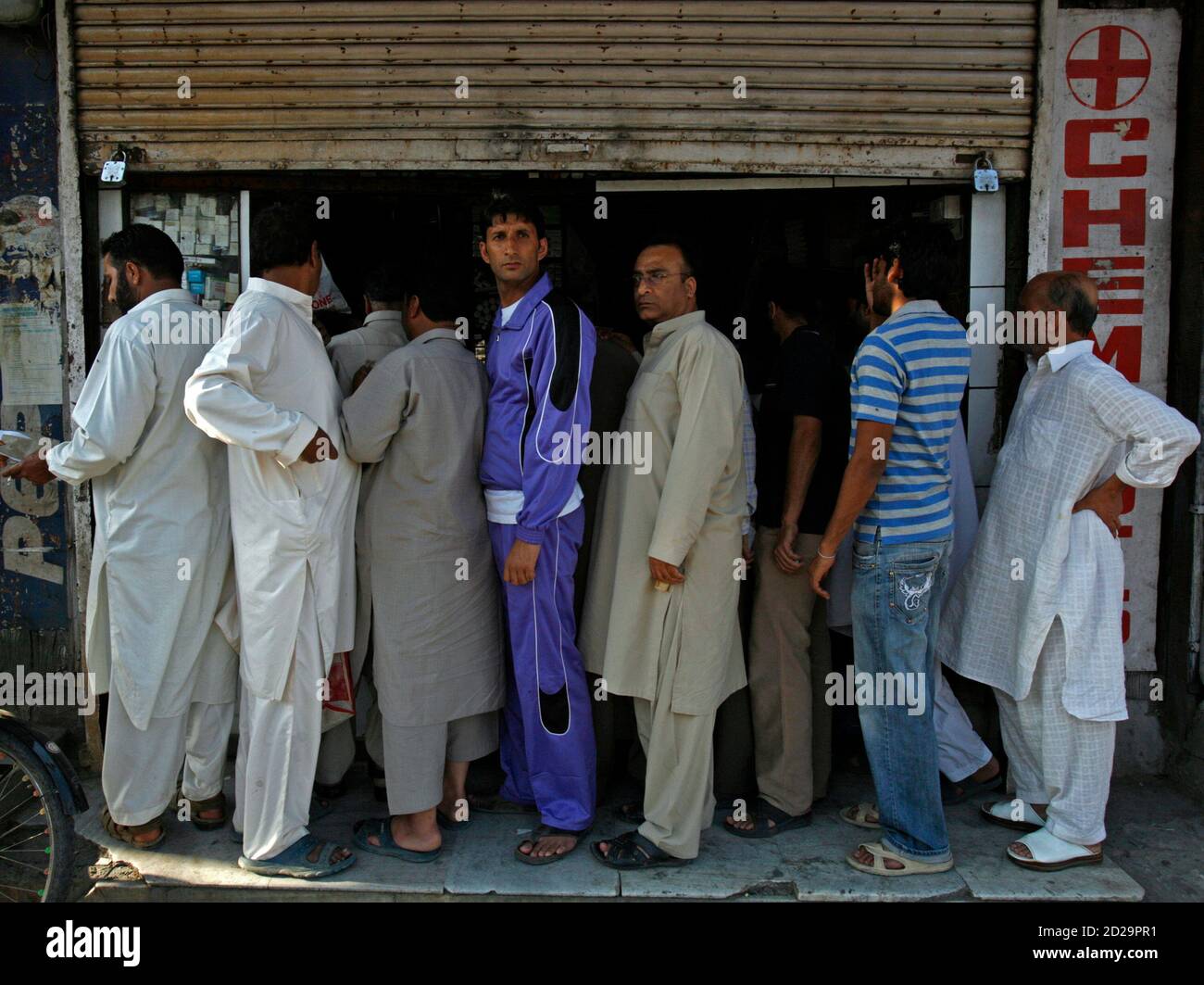 Big queue in india hi-res stock photography and images - Alamy