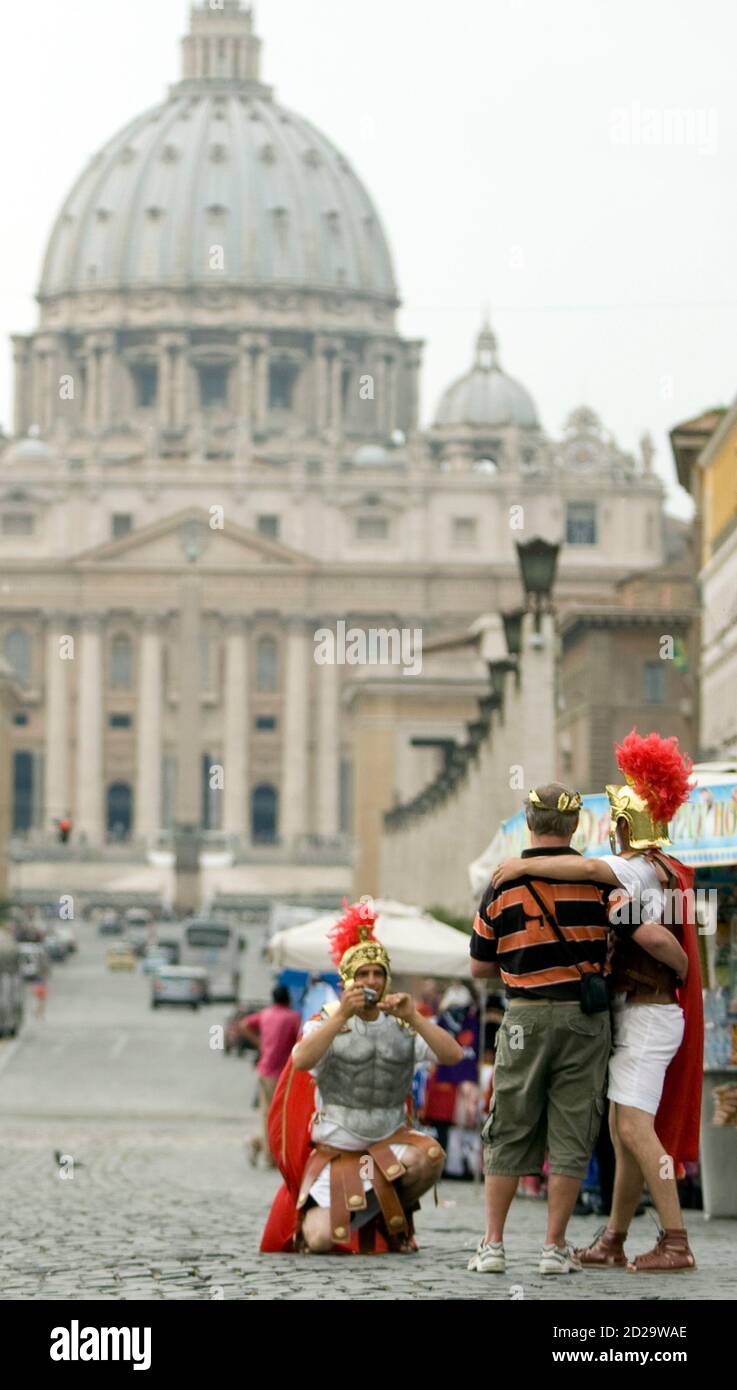 Centurions rome tourist hi-res stock photography and images - Alamy