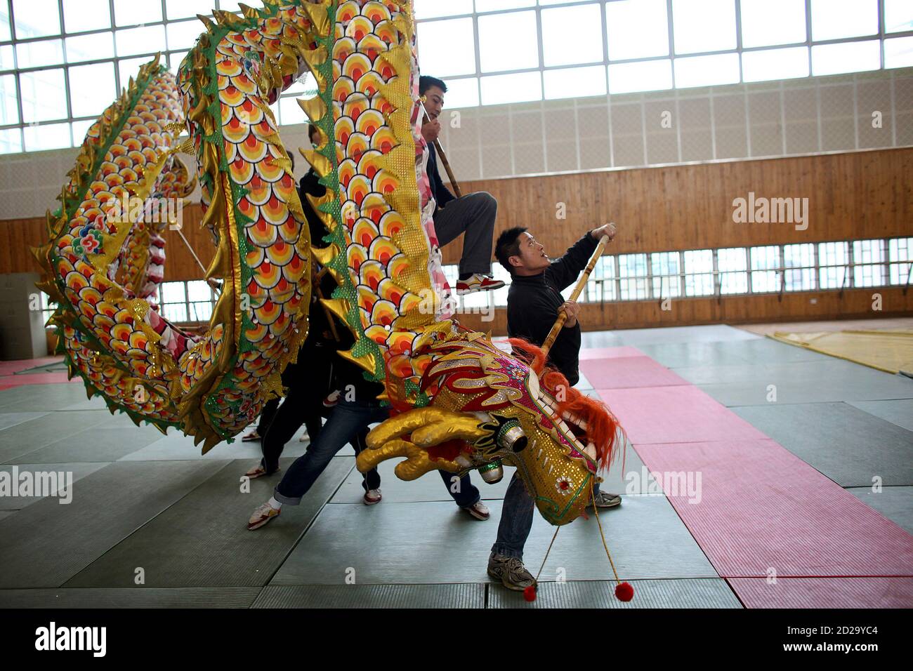 Dance troupe members before performance hi-res stock photography and ...