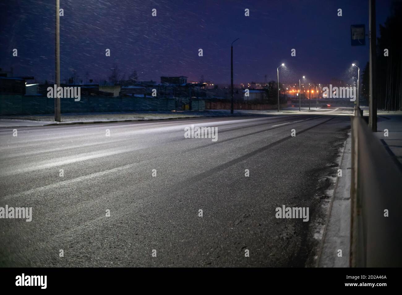 Suburban house night fog hi-res stock photography and images - Alamy