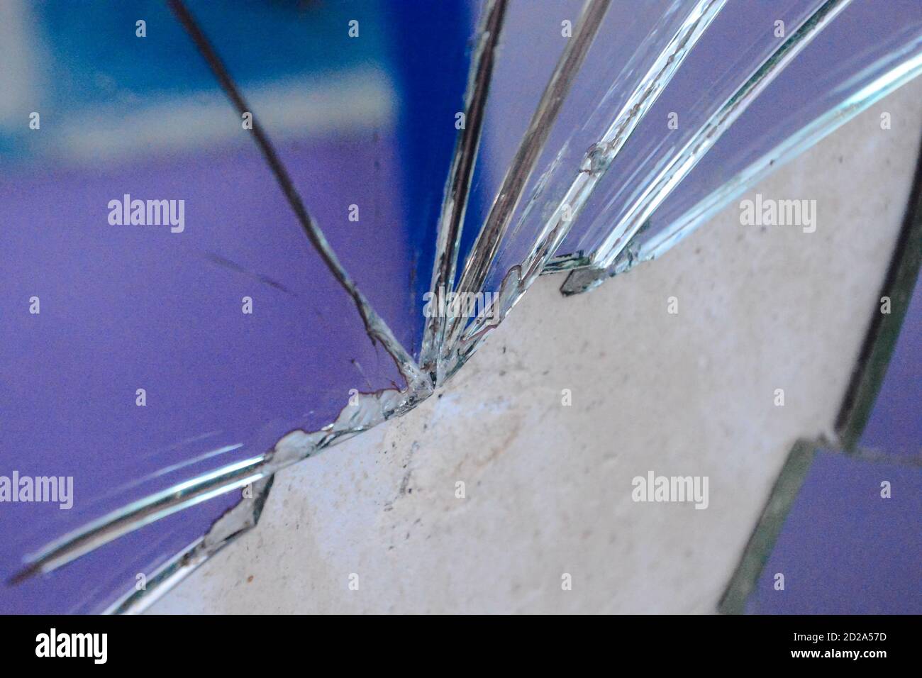 Broken mirror shattered in many pieces Stock Photo - Alamy