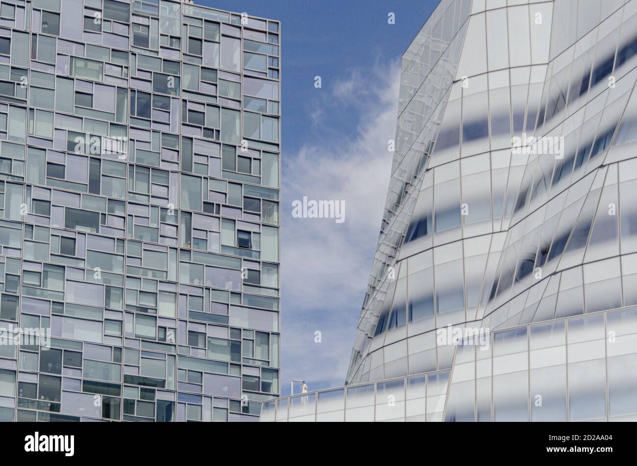 IAC Building in Chelsea, New York, designed by architect Frank Gehry ...
