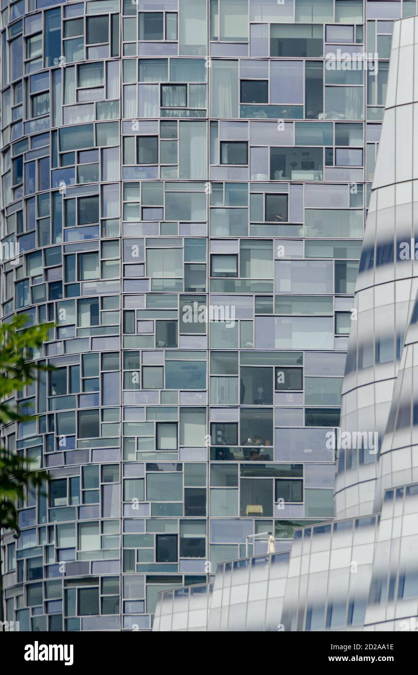 IAC Building in Chelsea, New York, designed by architect Frank Gehry ...