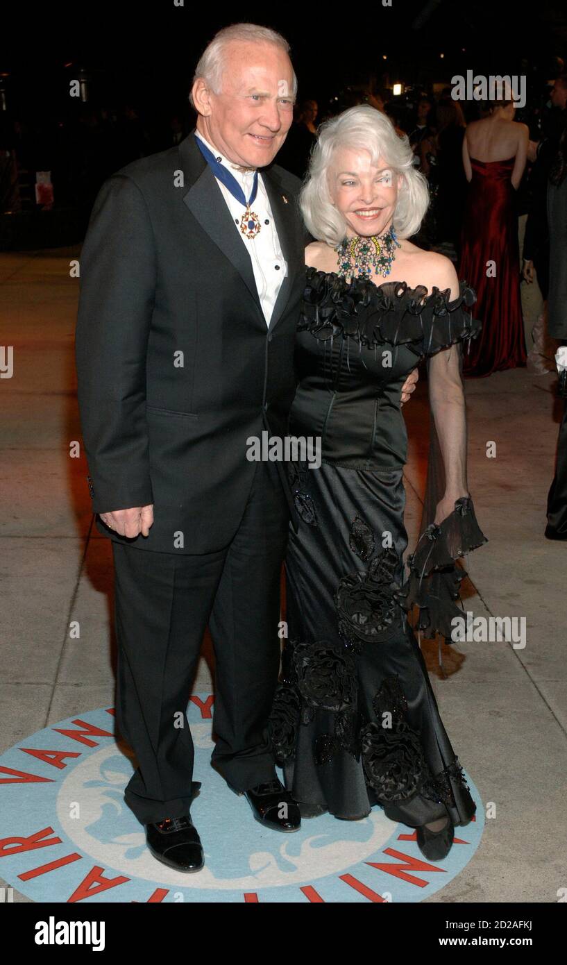 Buzz aldrin and wife lois aldrin hi-res stock photography and images ...