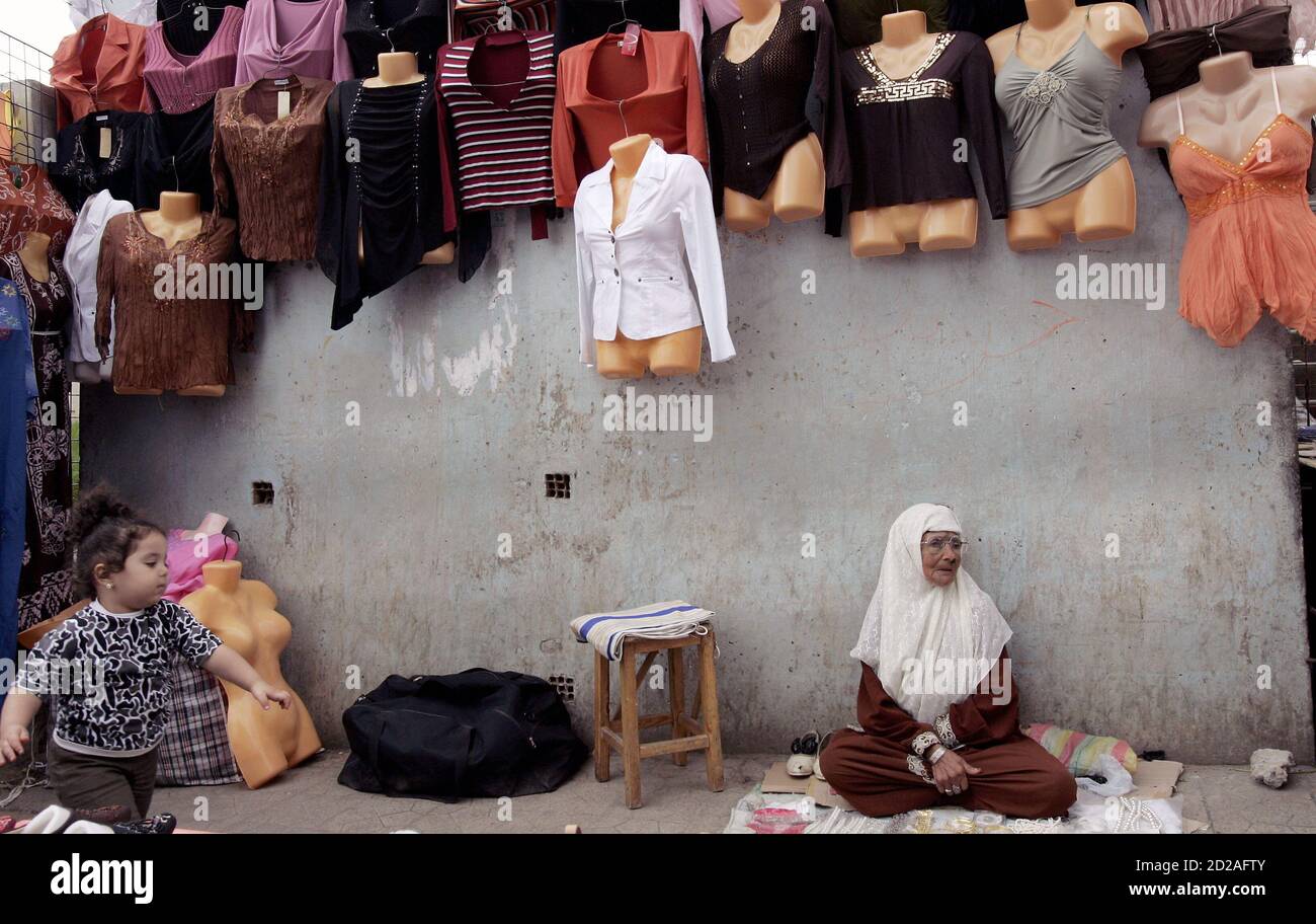 Algerian market hi-res stock photography and images - Alamy