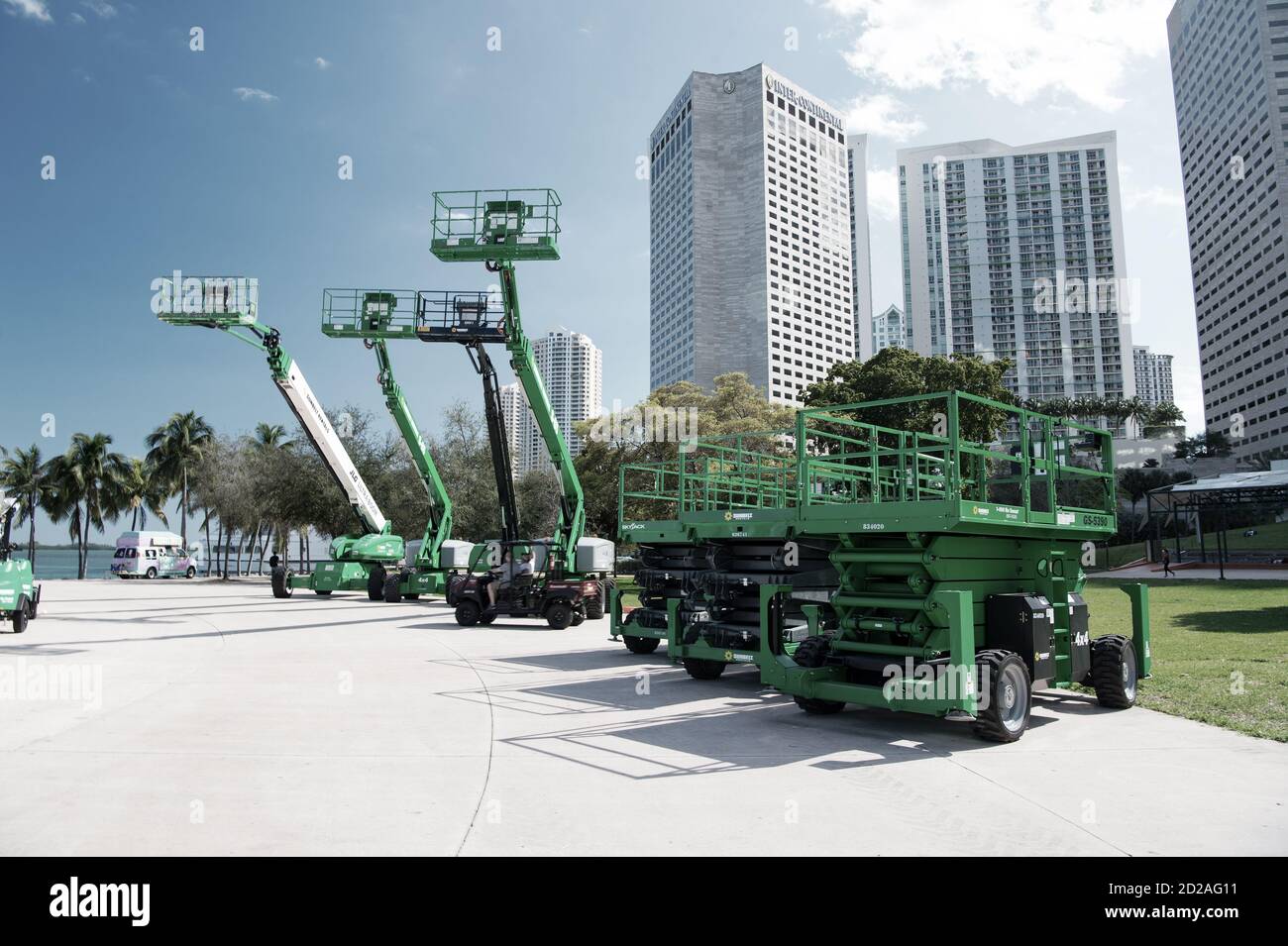 Aerial work platforms hi-res stock photography and images - Alamy