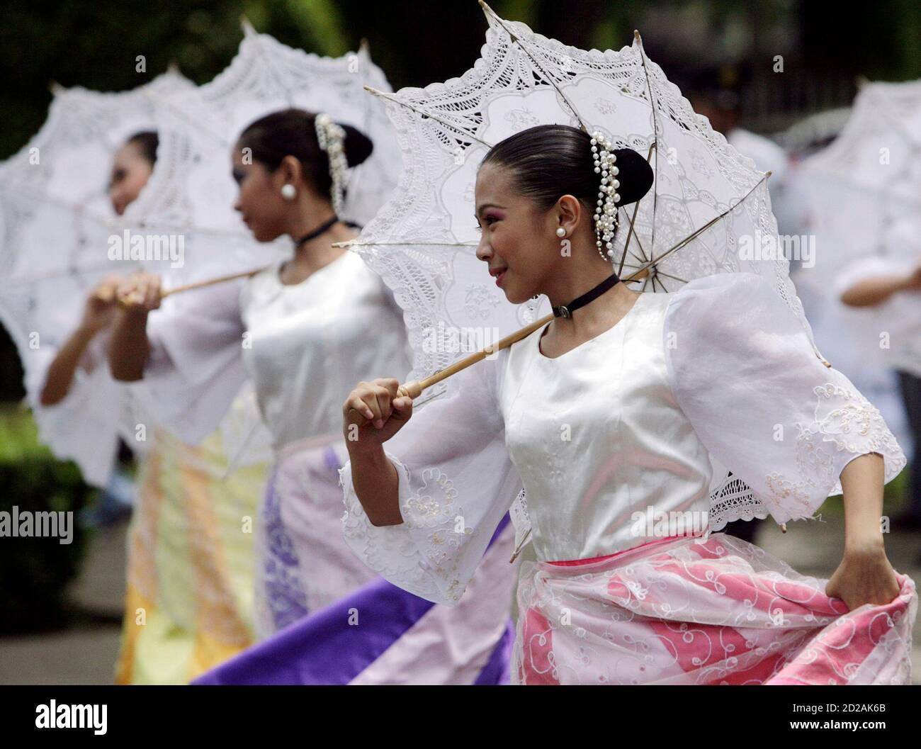 Traditional dancers manila philippines hi-res stock photography and ...