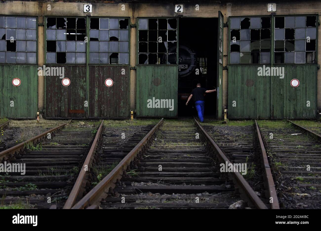 Dead end railway hi-res stock photography and images - Alamy