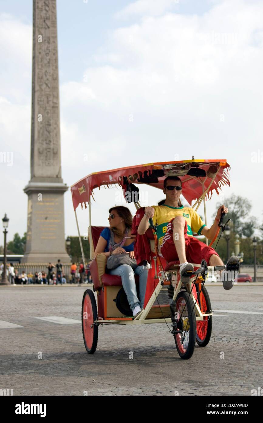 Vélo taxi hi-res stock photography and images - Alamy