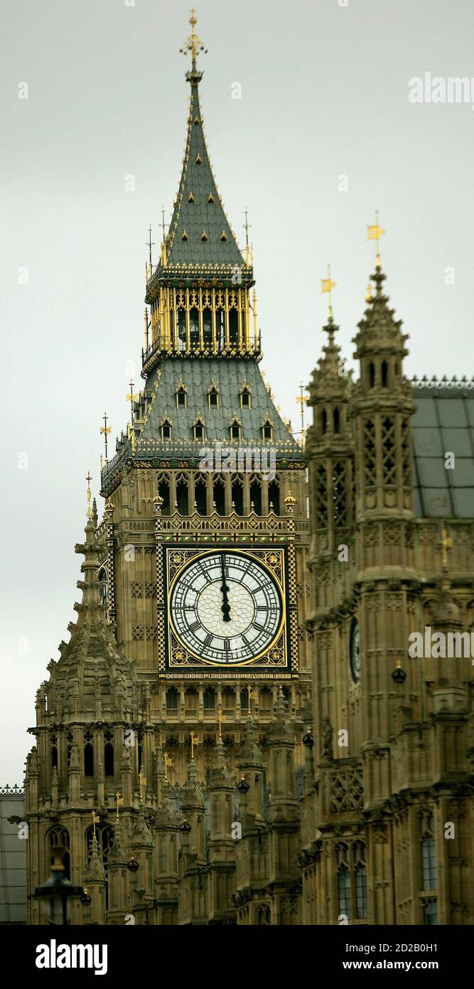 Big ben twelve o'clock hi-res stock photography and images - Alamy