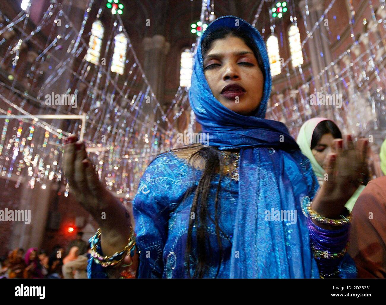 Pakistan woman blue eyes hi-res stock photography and images - Alamy