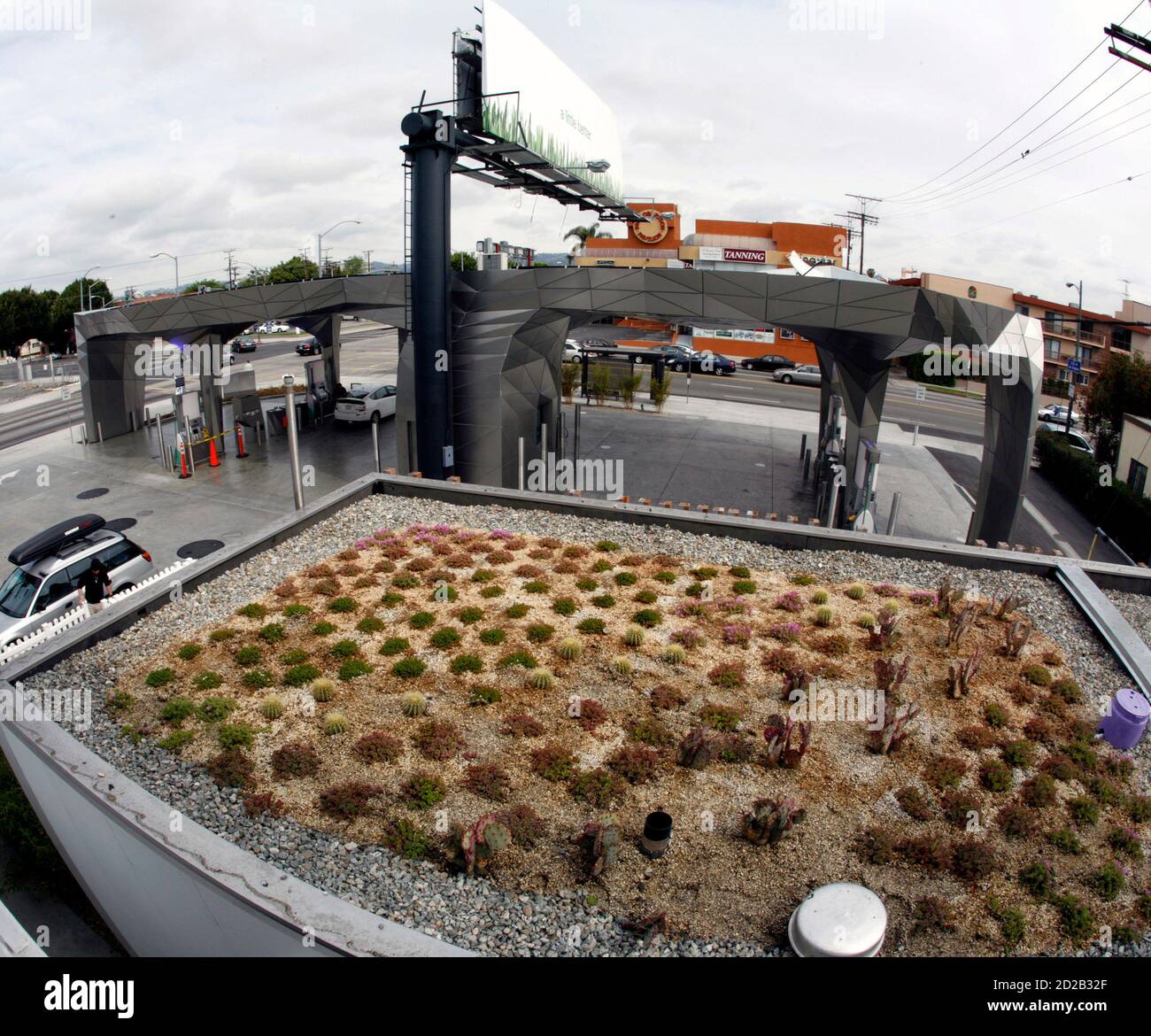 Service station green roof hi-res stock photography and images - Alamy