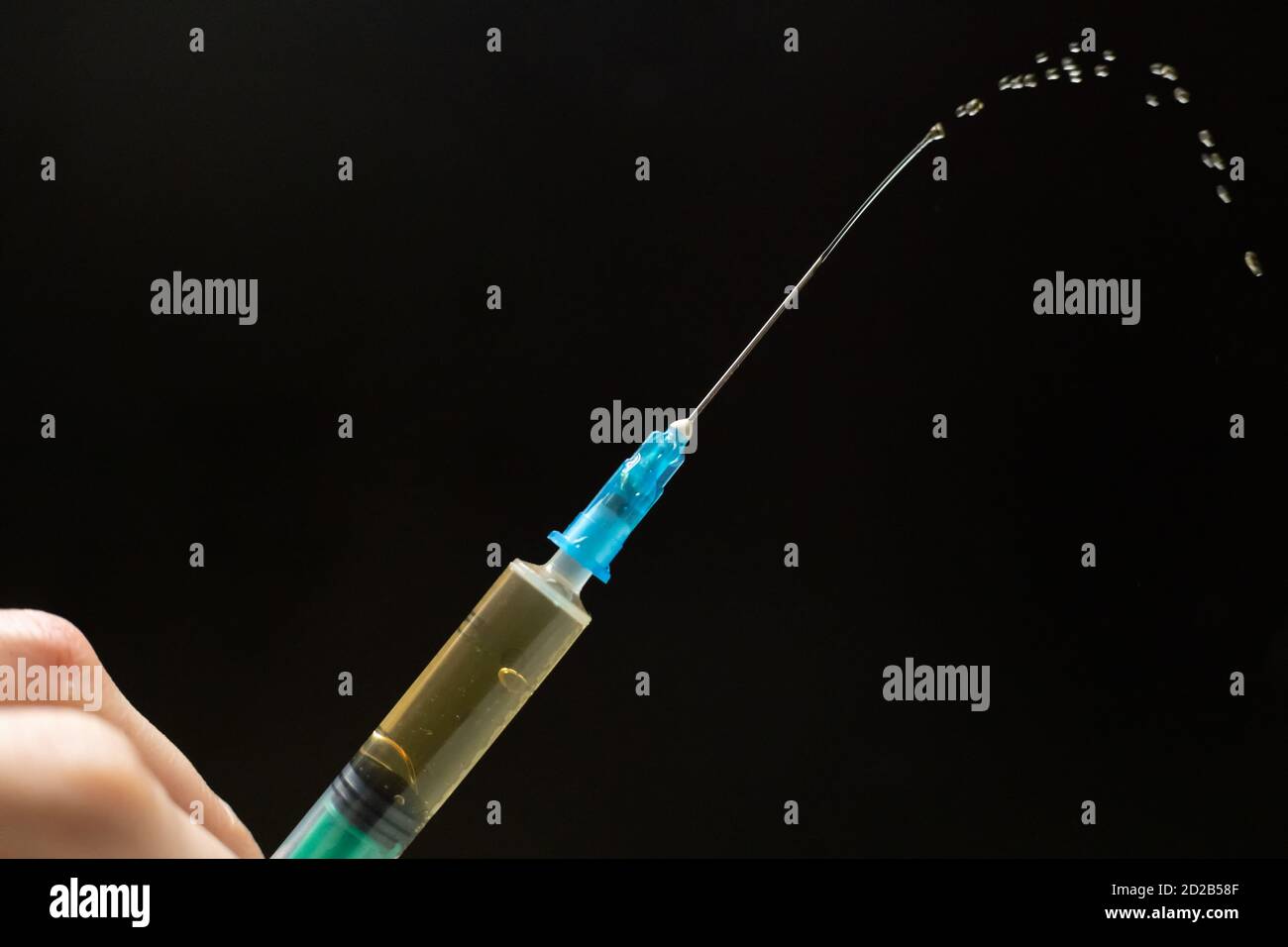 Injection drops on needle hi-res stock photography and images - Alamy