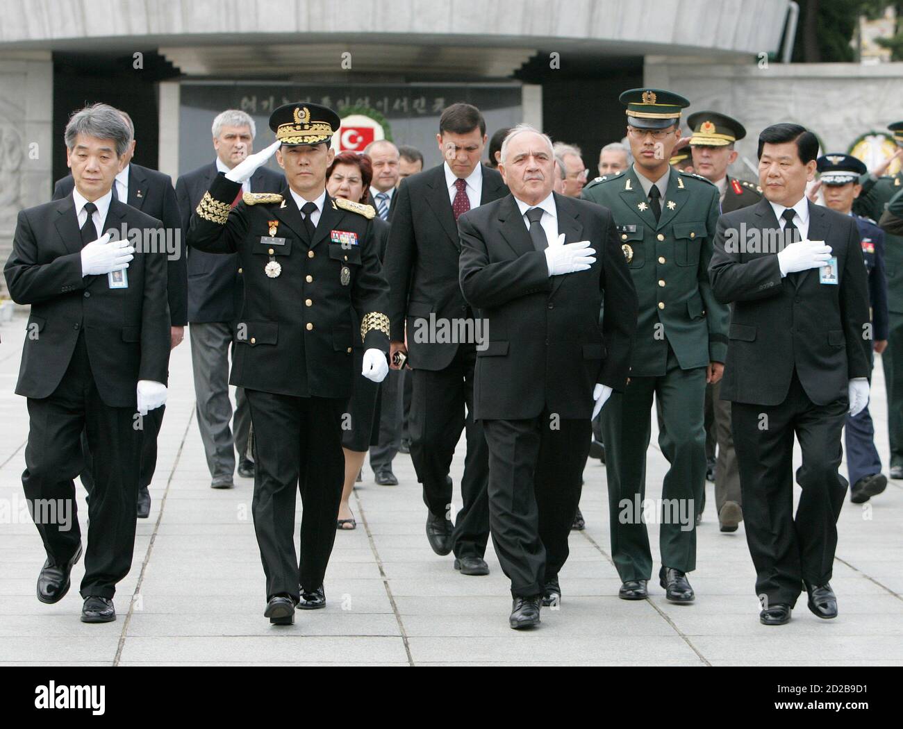 South korea minister national defence hi-res stock photography and ... South korea minister national defence hi-res stock photography and ...