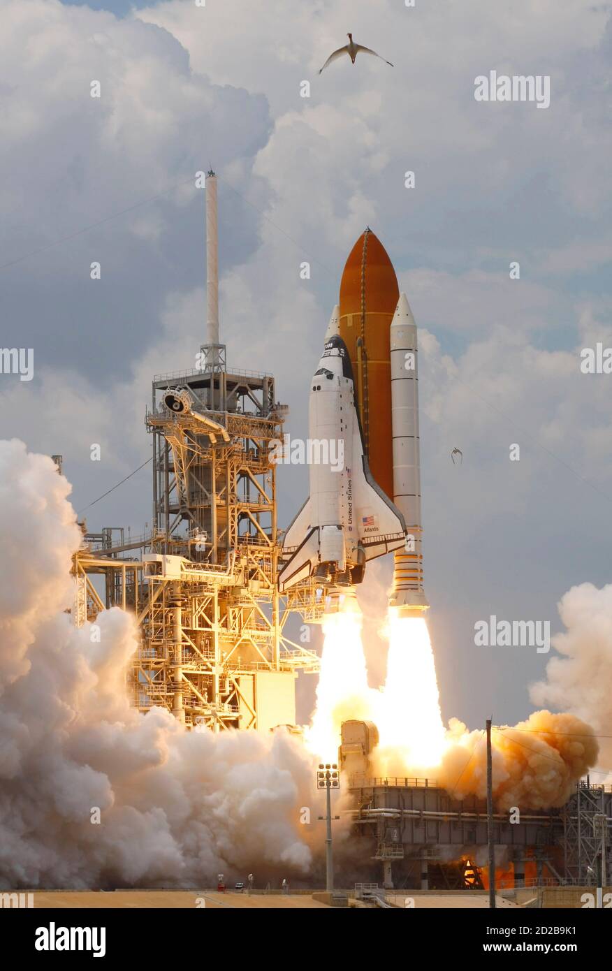 Hubble telescope repair hi-res stock photography and images - Alamy