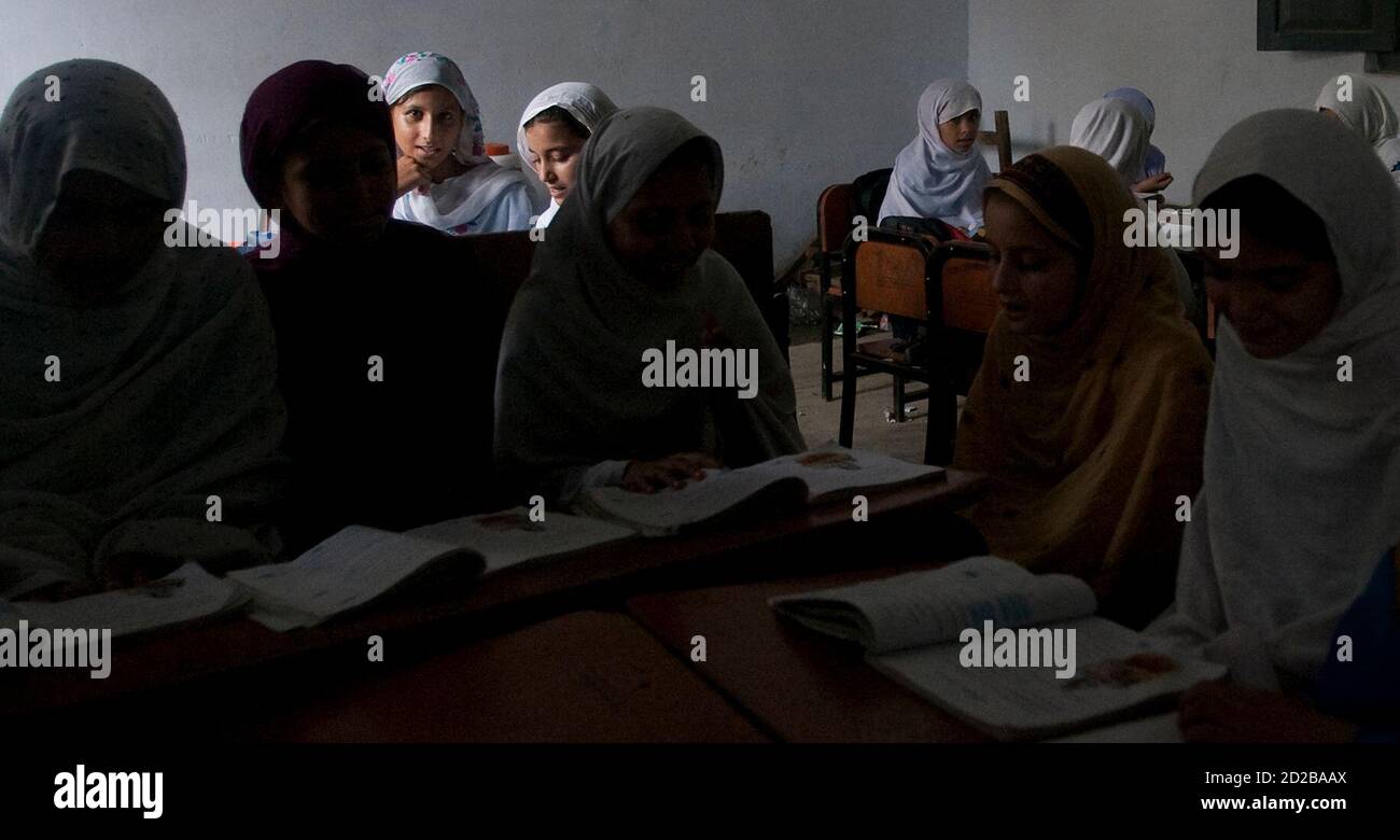 Pakistan school girls swat valley hi-res stock photography and images ...