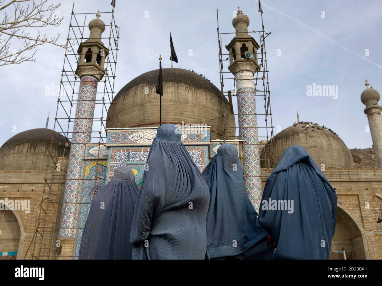 Women in burqa kabul afghanistan hi-res stock photography and images ...