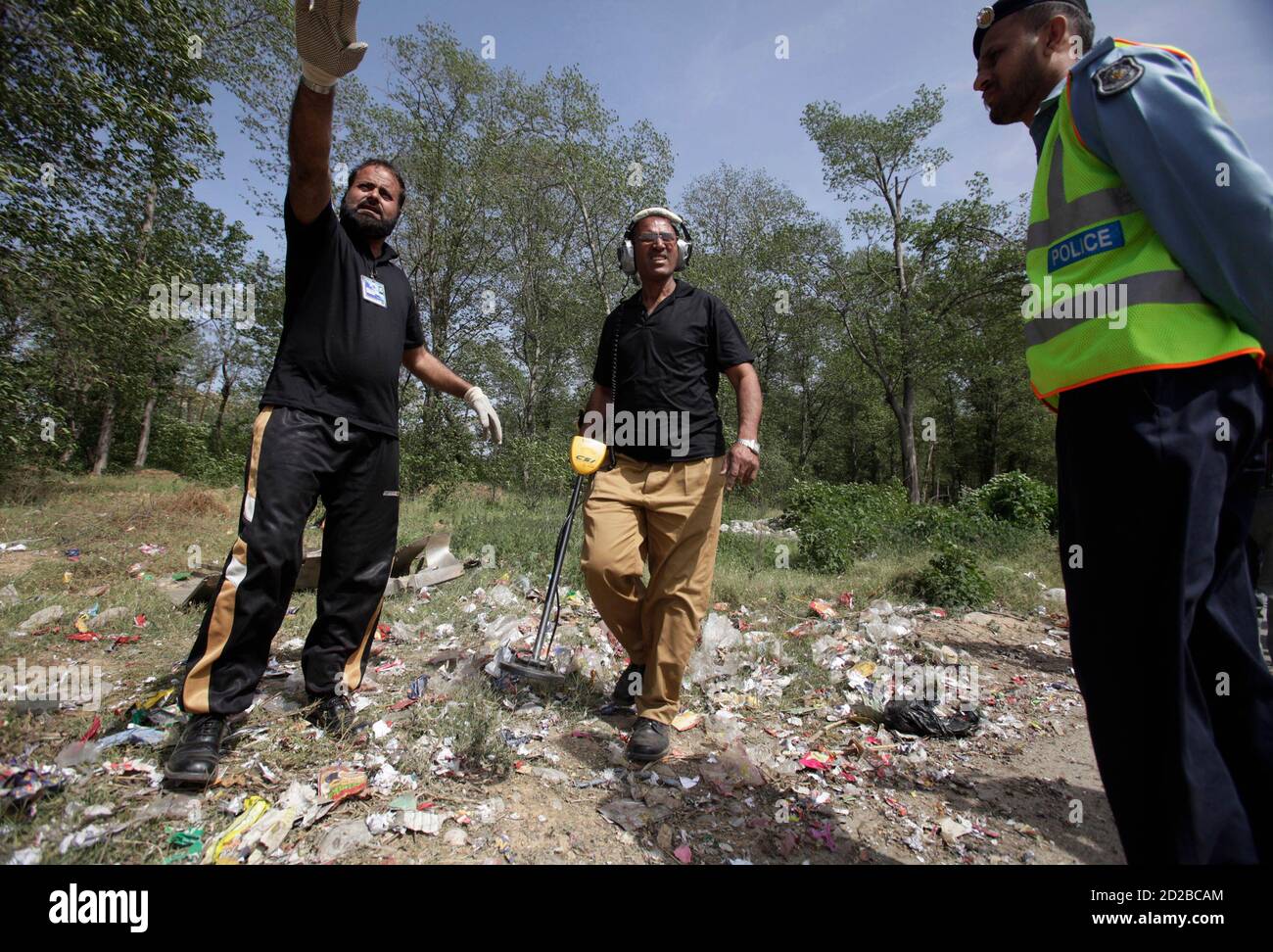 Garbage dump in islamabad pakistan hi-res stock photography and images ...