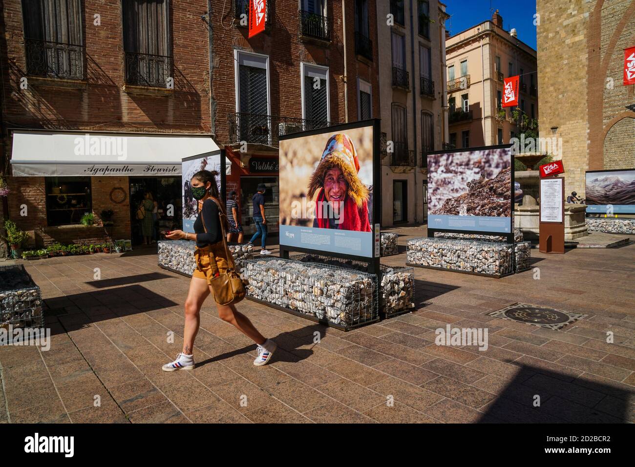 Outdoor street photography display hi-res stock photography and images ...