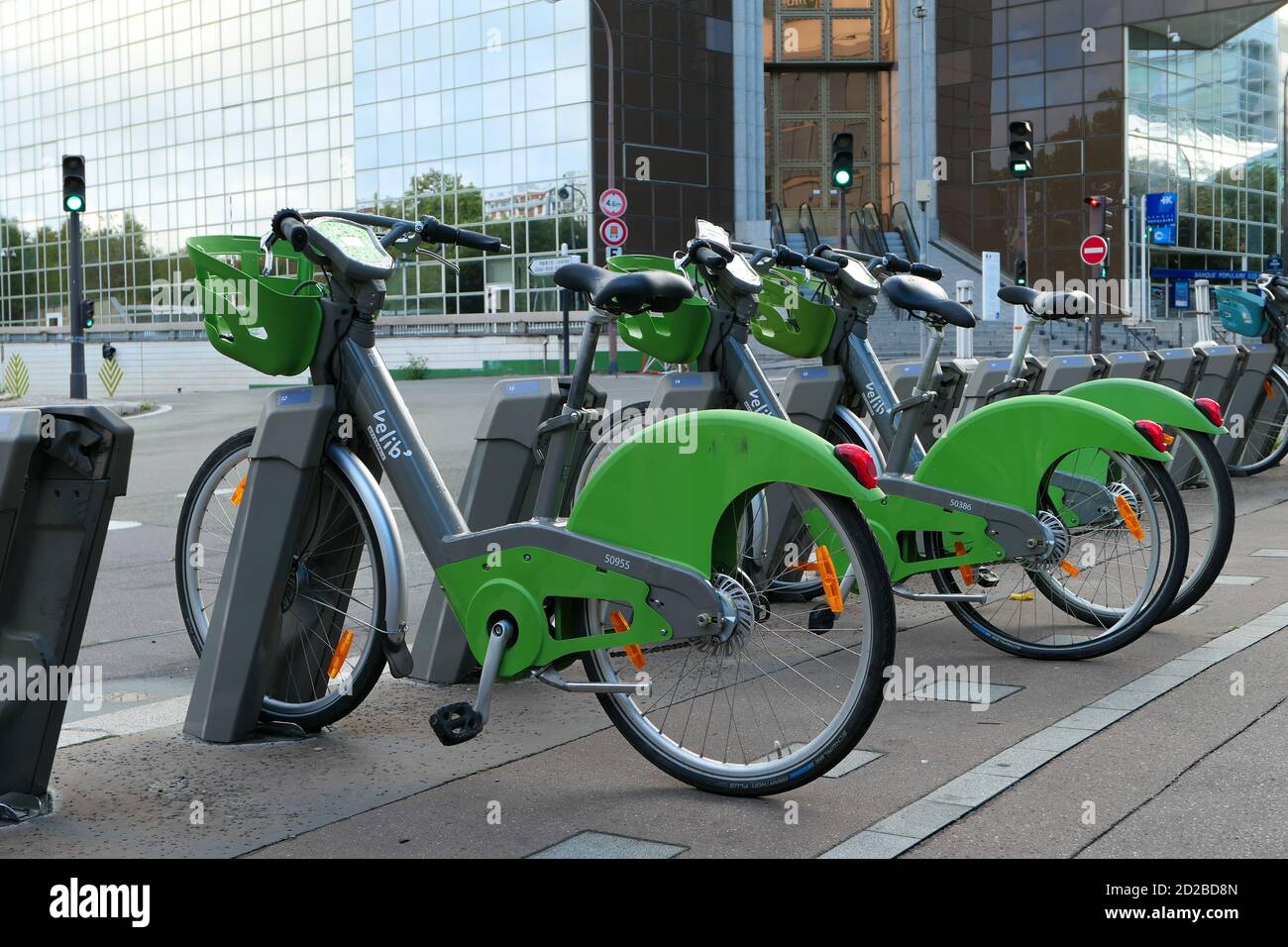 Bicycle rent paris hi-res stock photography and images - Alamy