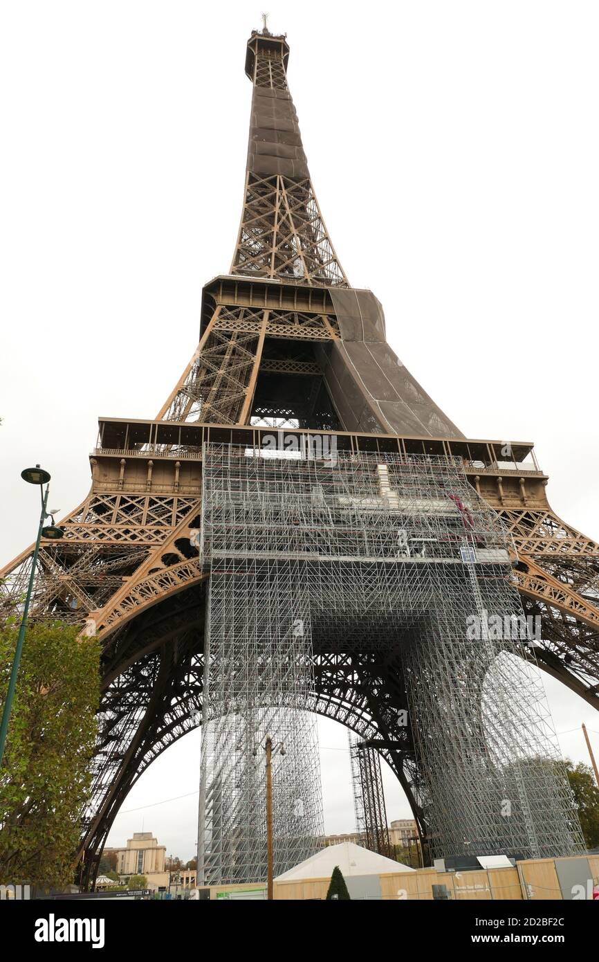 Eiffel tower architecture hi-res stock photography and images - Alamy
