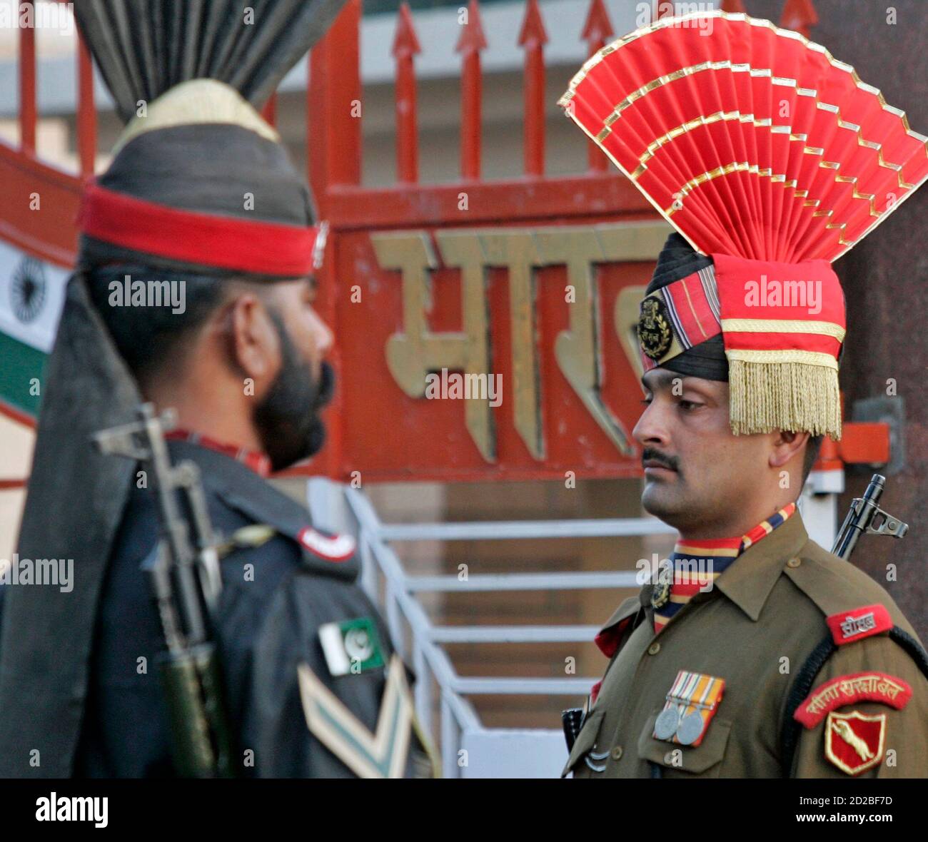 Indian border security force personnel hi-res stock photography and ...