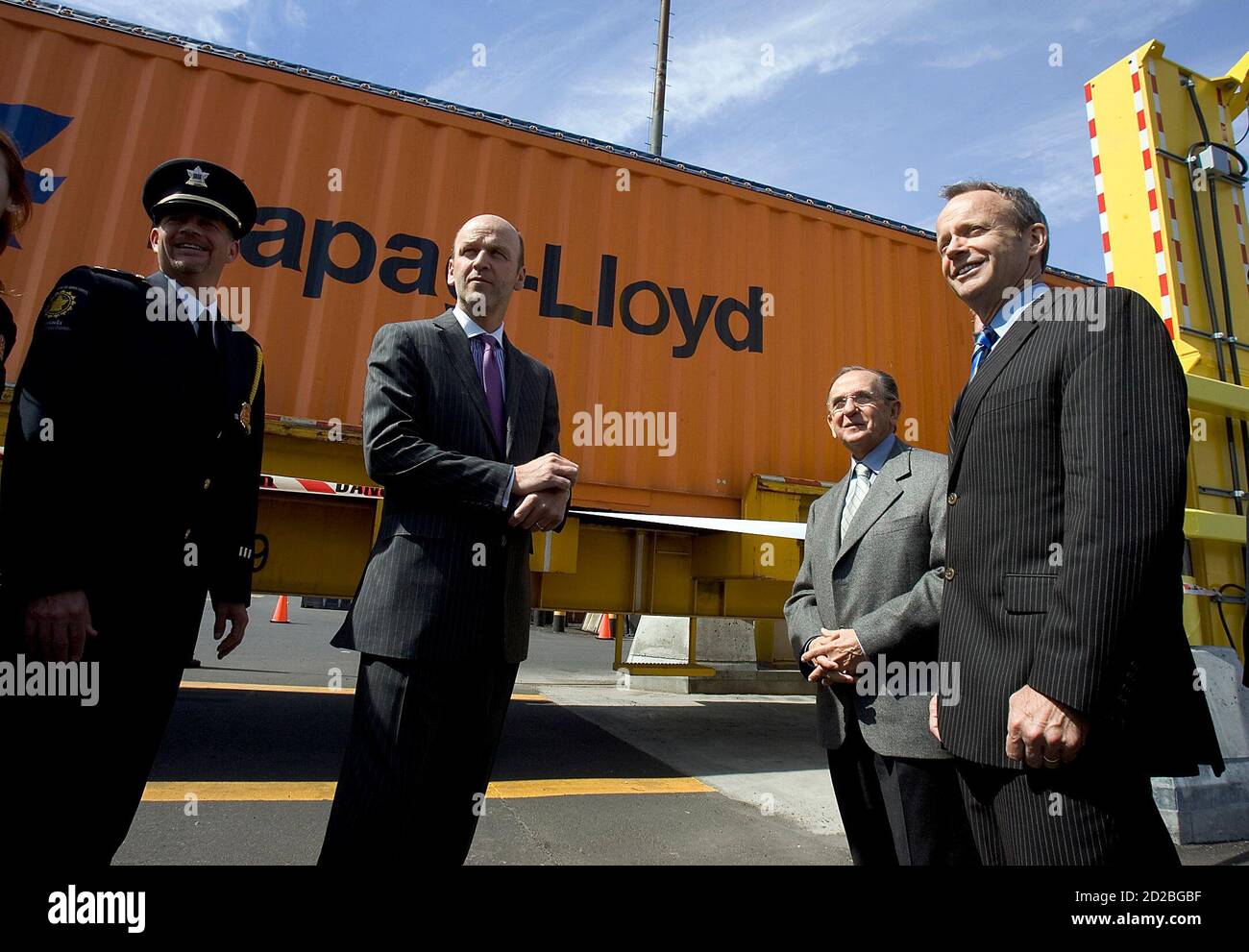 New portal hi-res stock photography and images - Alamy