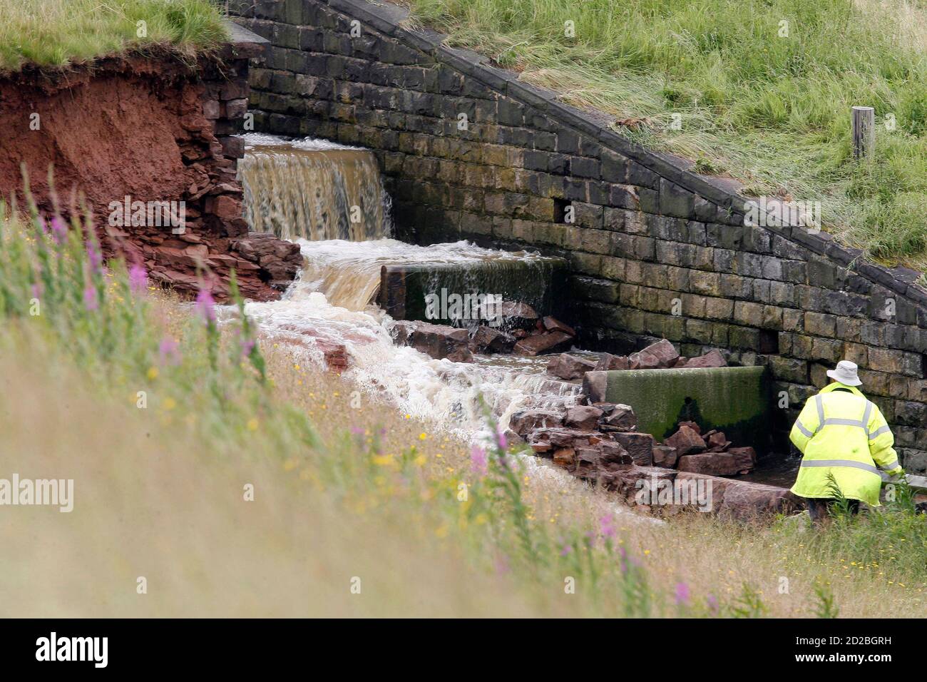 Dam wall damage hi-res stock photography and images - Alamy