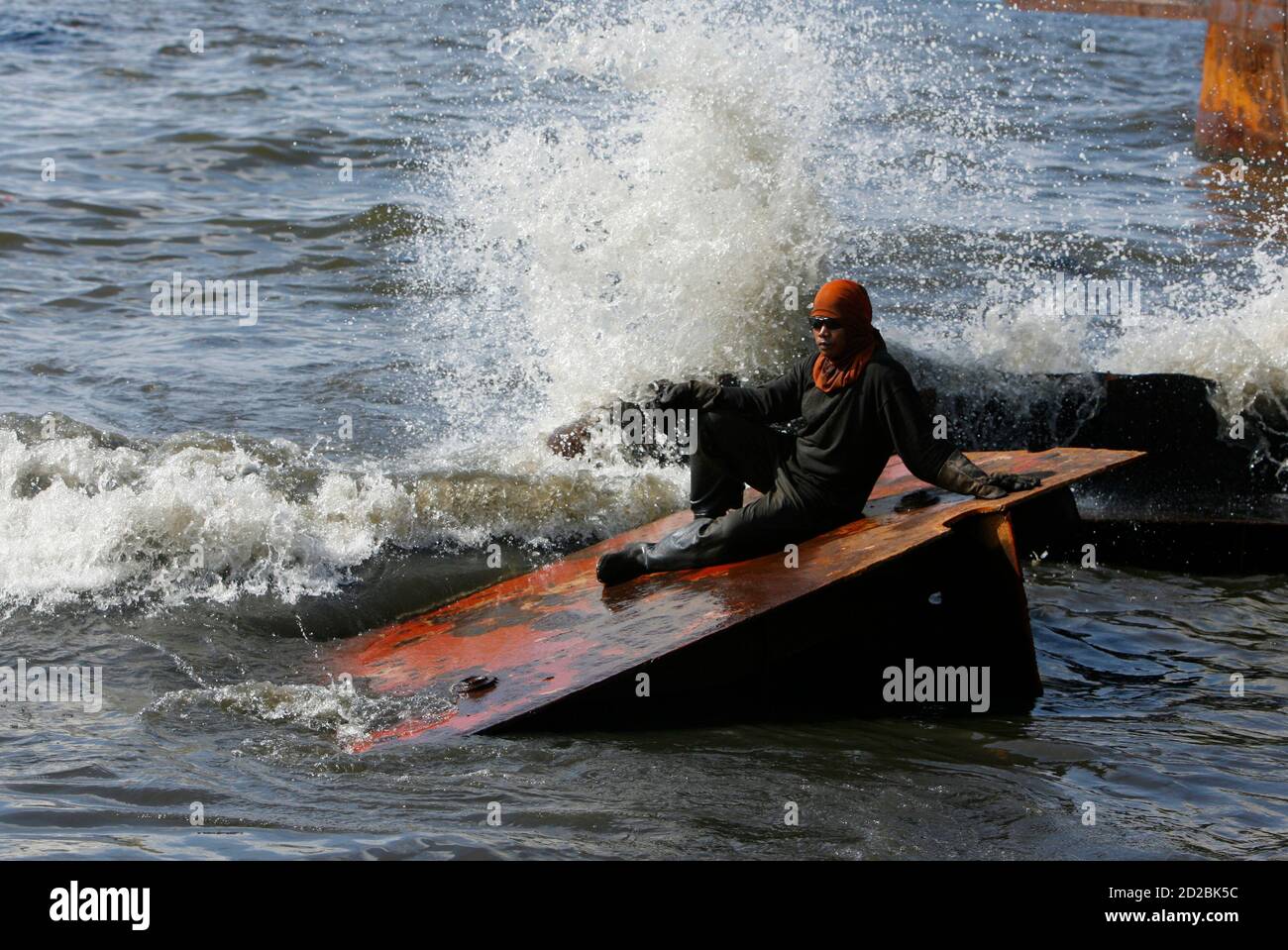 Ship Demolition High Resolution Stock Photography and Images - Alamy